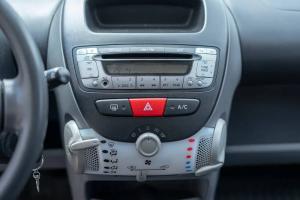 Sarkans Peugeot 107 2010 Liepāja, ar dzinēja tilpumu 1.00 L un nobraukumu 68 tūkst. km par 2700 €, foto 14 vietnē AUTOMOTO.COM.LV