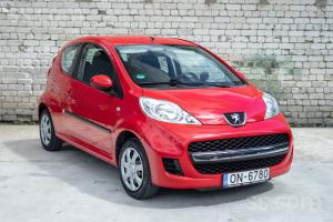 Sarkans Peugeot 107 2010 Liepāja, ar dzinēja tilpumu 1.00 L un nobraukumu 68 tūkst. km par 2700 €, foto  vietnē AUTOMOTO.COM.LV