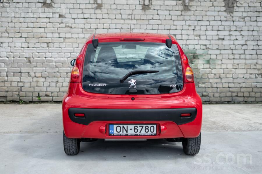 Sarkans Peugeot 107 2010 Liepāja, ar dzinēja tilpumu 1.00 L un nobraukumu 68 tūkst. km par 2700 €, foto 6 vietnē AUTOMOTO.COM.LV