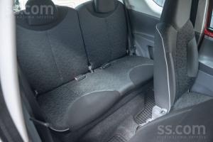 Sarkans Peugeot 107 2010 Liepāja, ar dzinēja tilpumu 1.00 L un nobraukumu 68 tūkst. km par 2700 €, foto 10 vietnē AUTOMOTO.COM.LV