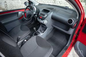 Sarkans Peugeot 107 2010 Liepāja, ar dzinēja tilpumu 1.00 L un nobraukumu 68 tūkst. km par 2700 €, foto 11 vietnē AUTOMOTO.COM.LV
