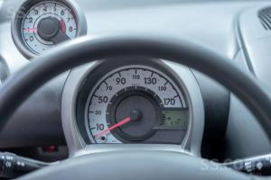 Sarkans Peugeot 107 2010 Liepāja, ar dzinēja tilpumu 1.00 L un nobraukumu 68 tūkst. km par 2700 €, foto 13 vietnē AUTOMOTO.COM.LV