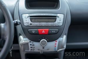 Sarkans Peugeot 107 2010 Liepāja, ar dzinēja tilpumu 1.00 L un nobraukumu 68 tūkst. km par 2700 €, foto 14 vietnē AUTOMOTO.COM.LV