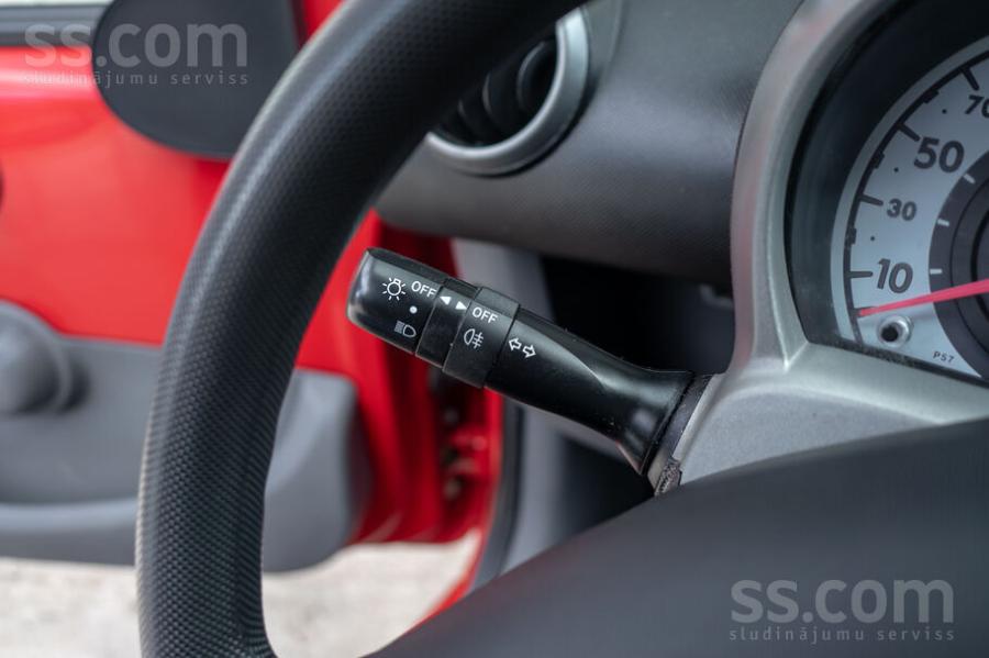 Sarkans Peugeot 107 2010 Liepāja, ar dzinēja tilpumu 1.00 L un nobraukumu 68 tūkst. km par 2700 €, foto 16 vietnē AUTOMOTO.COM.LV