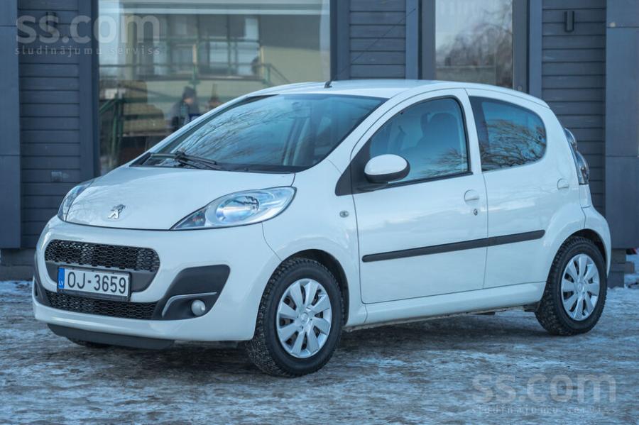 White Peugeot 107 2013 in Riga, with an engine capacity of 1.00 L and mileage of 134 thousand km for 3000 €, photo 1 on AUTOMOTO.COM.LV