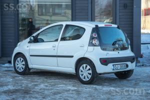 White Peugeot 107 2013 in Riga, with an engine capacity of 1.00 L and mileage of 134 thousand km for 3000 €, photo 4 on AUTOMOTO.COM.LV