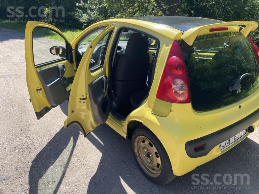Dzeltens Peugeot 107 2006 Krāslava, ar dzinēja tilpumu 1.00 L un nobraukumu 270 tūkst. km par 1400 €, foto 7 vietnē AUTOMOTO.COM.LV