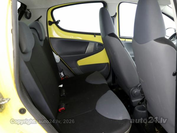 Dzeltens Peugeot 107 2008 Tallina, ar dzinēja tilpumu 1.00 L un nobraukumu 224 tūkst. km par 599 €, foto 7 vietnē AUTOMOTO.COM.LV