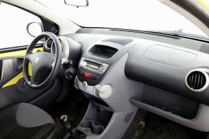 Dzeltens Peugeot 107 2008 Tallina, ar dzinēja tilpumu 1.00 L un nobraukumu 224 tūkst. km par 399 €, foto 6 vietnē AUTOMOTO.COM.LV