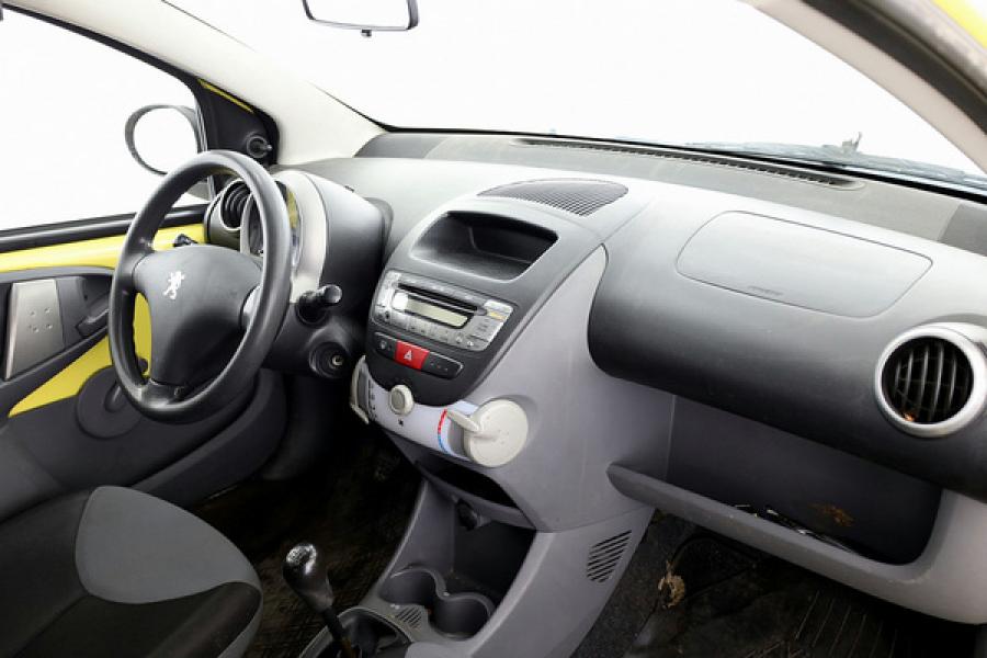 Dzeltens Peugeot 107 2008 Tallina, ar dzinēja tilpumu 1.00 L un nobraukumu 224 tūkst. km par 399 €, foto 6 vietnē AUTOMOTO.COM.LV