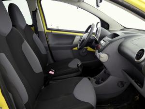 Dzeltens Peugeot 107 2008 Tallina, ar dzinēja tilpumu 1.00 L un nobraukumu 224 tūkst. km par 399 €, foto 14 vietnē AUTOMOTO.COM.LV