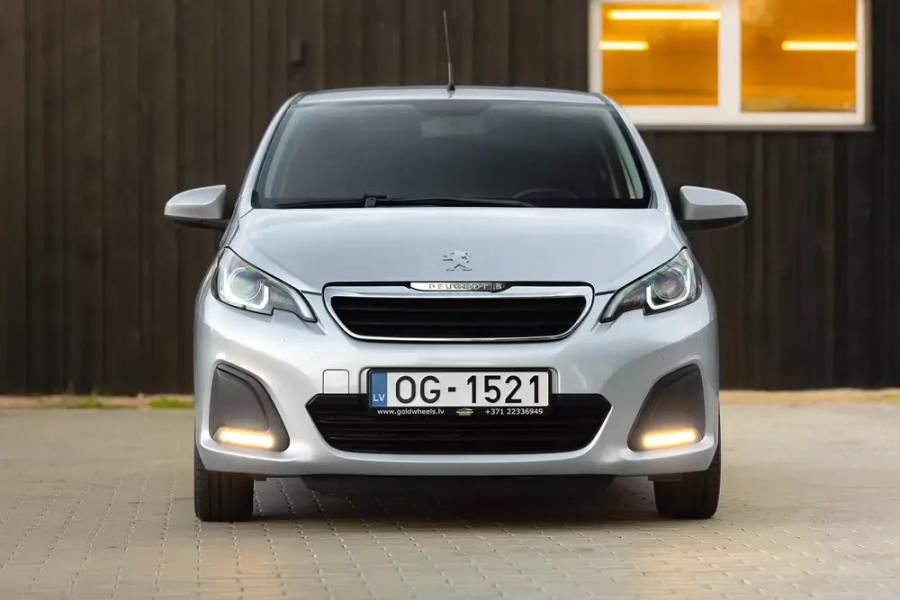 Grey Peugeot 108 2016 in Jelgava, with an engine capacity of 1.00 L and mileage of 39 thousand km for 3900 €, photo 4 on AUTOMOTO.COM.LV