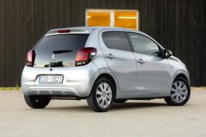 Grey Peugeot 108 2016 in Jelgava, with an engine capacity of 1.00 L and mileage of 39 thousand km for 3900 €, photo 6 on AUTOMOTO.COM.LV