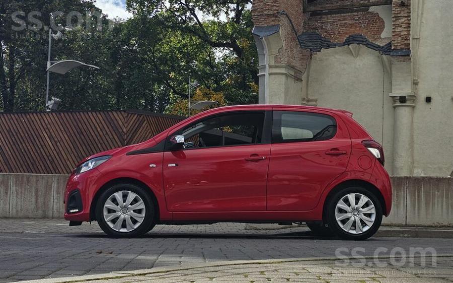 Red Peugeot 108 2016 in Jelgava, with an engine capacity of 1.20 L and mileage of 135 thousand km for 4000 €, photo 5 on AUTOMOTO.COM.LV