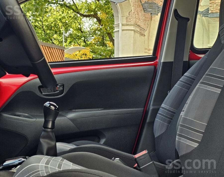Red Peugeot 108 2016 in Jelgava, with an engine capacity of 1.20 L and mileage of 135 thousand km for 4000 €, photo 14 on AUTOMOTO.COM.LV