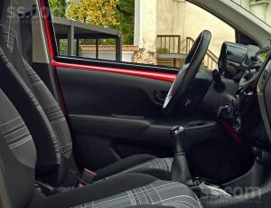 Red Peugeot 108 2016 in Jelgava, with an engine capacity of 1.20 L and mileage of 135 thousand km for 4000 €, photo 15 on AUTOMOTO.COM.LV