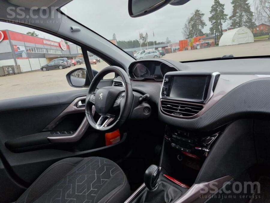 Melns Peugeot 2008 2013 Valmiera, ar dzinēja tilpumu 1.20 L un nobraukumu 195 tūkst. km par 5500 €, foto 5 vietnē AUTOMOTO.COM.LV