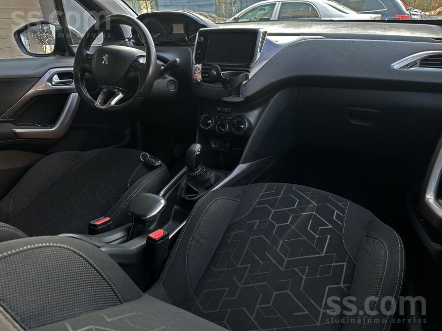 Melns Peugeot 2008 2013 Rēzekne, ar dzinēja tilpumu 1.20 L un nobraukumu 174 tūkst. km par 3500 €, foto 5 vietnē AUTOMOTO.COM.LV