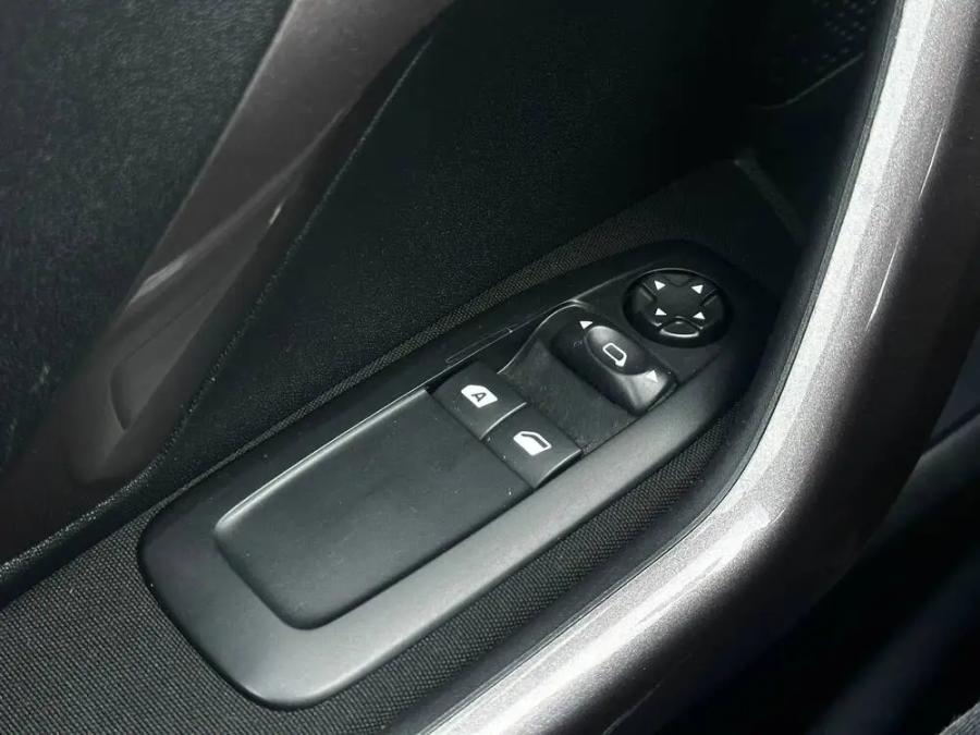 Black Peugeot 2008 2013 in Jelgava, with an engine capacity of 1.20 L and mileage of 142 thousand km for 5350 €, photo 16 on AUTOMOTO.COM.LV