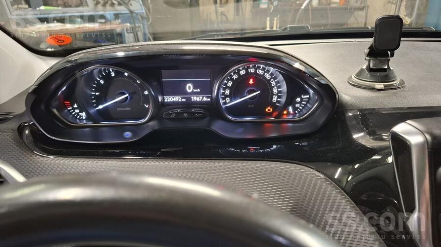Black Peugeot 2008 2014 in Riga, with an engine capacity of 1.60 L and mileage of 220 thousand km for 6600 €, photo 7 on AUTOMOTO.COM.LV