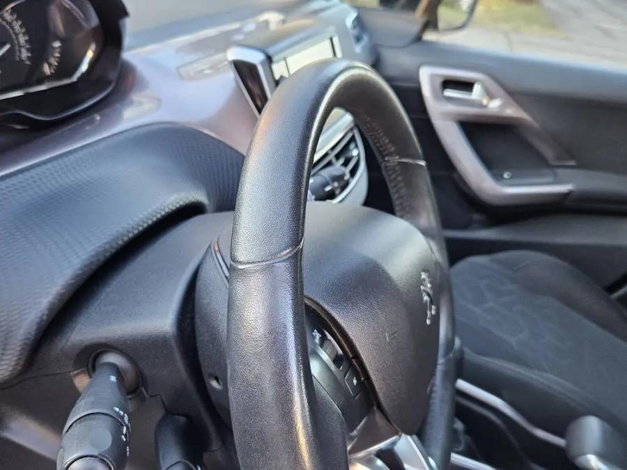 Melns Peugeot 2008 2014 Jēkabpils, ar dzinēja tilpumu 1.20 L un nobraukumu 159 tūkst. km par 4000 €, foto 15 vietnē AUTOMOTO.COM.LV