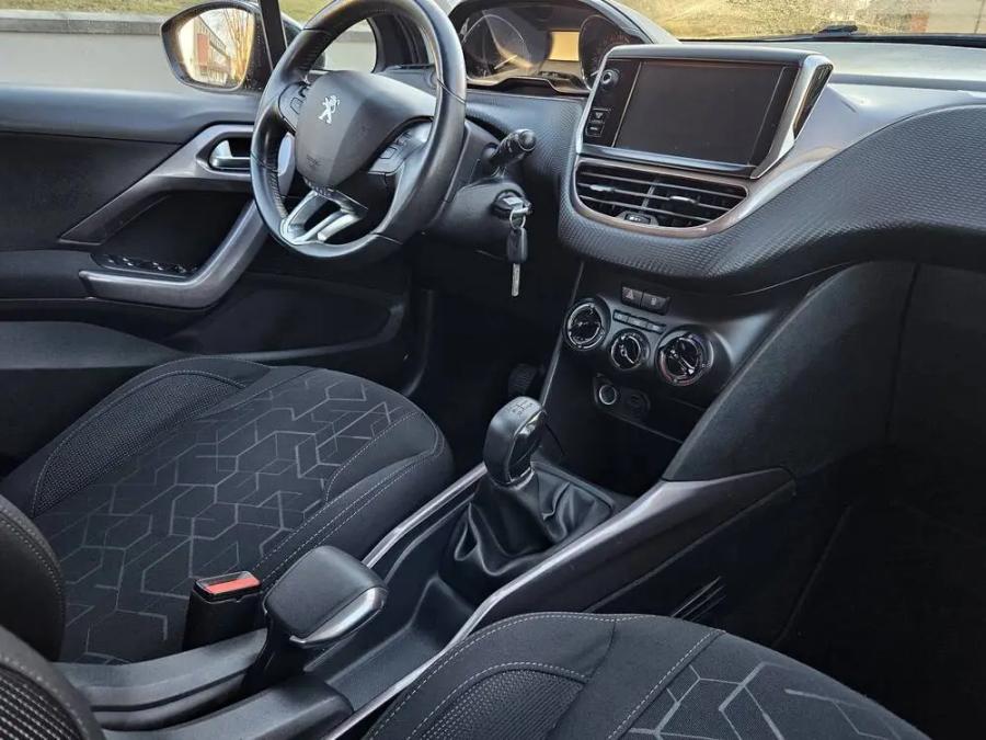 Melns Peugeot 2008 2014 Jēkabpils, ar dzinēja tilpumu 1.20 L un nobraukumu 159 tūkst. km par 4000 €, foto 23 vietnē AUTOMOTO.COM.LV