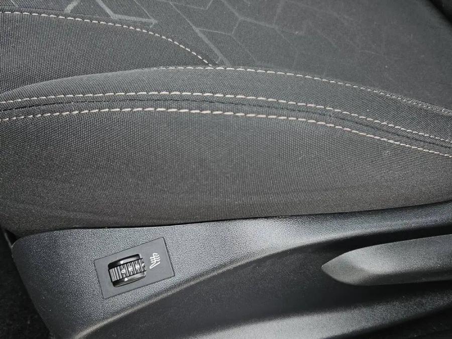 Melns Peugeot 2008 2014 Jēkabpils, ar dzinēja tilpumu 1.20 L un nobraukumu 159 tūkst. km par 4000 €, foto 26 vietnē AUTOMOTO.COM.LV