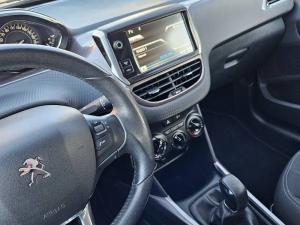 Melns Peugeot 2008 2014 Jēkabpils, ar dzinēja tilpumu 1.20 L un nobraukumu 159 tūkst. km par 4000 €, foto 28 vietnē AUTOMOTO.COM.LV