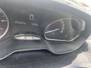 Melns Peugeot 2008 2015 Tauragė, ar dzinēja tilpumu 1.20 L un nobraukumu 120 tūkst. km par 3390 €, foto 22 vietnē AUTOMOTO.COM.LV