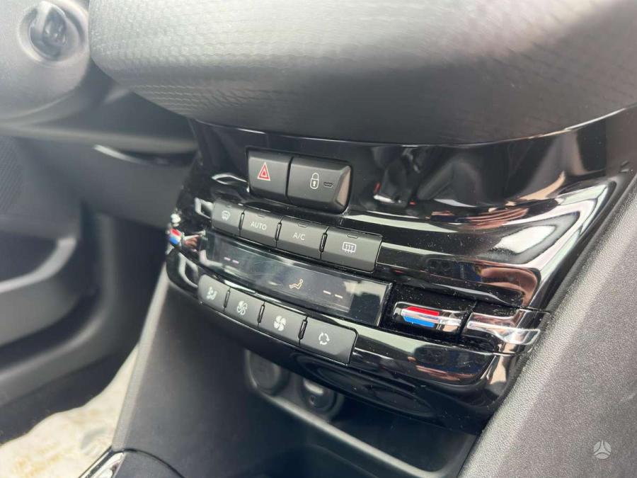 Black Peugeot 2008 2016 in Taurage, with an engine capacity of 1.20 L and mileage of 145 thousand km for 5300 €, photo 15 on AUTOMOTO.COM.LV