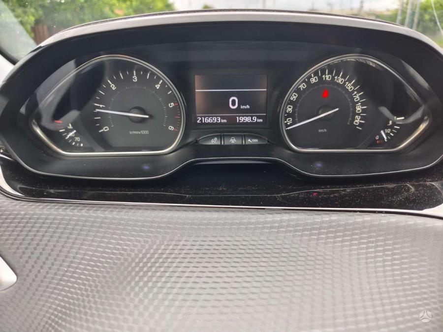 Black Peugeot 2008 2016 in Siauliai, with an engine capacity of 1.60 L and mileage of 216 thousand km for 5700 €, photo 18 on AUTOMOTO.COM.LV