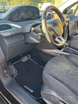 Melns Peugeot 2008 2016 Rīga, ar dzinēja tilpumu 1.20 L un nobraukumu 80 tūkst. km par 7300 €, foto 5 vietnē AUTOMOTO.COM.LV