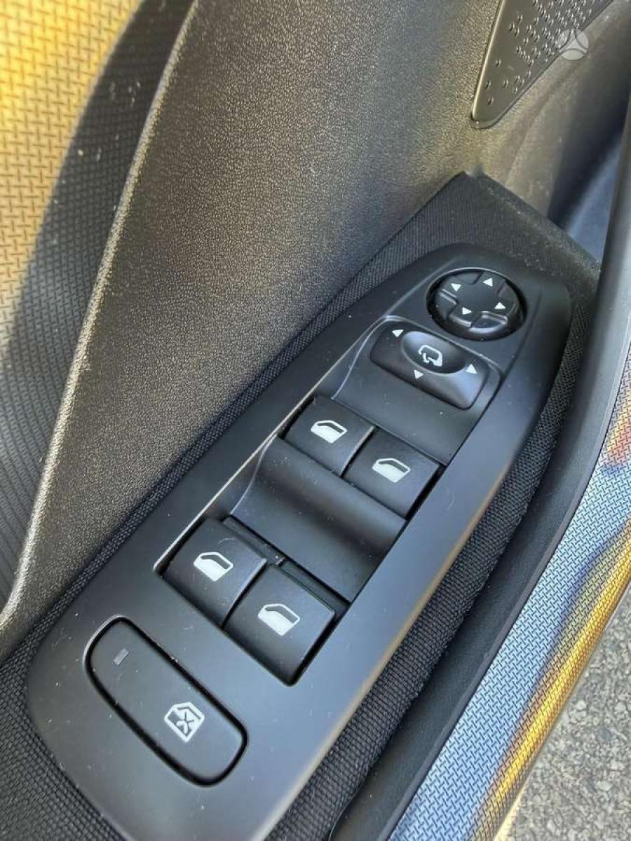 Black Peugeot 2008 2017 in Vilnius, with an engine capacity of 1.56 L and mileage of 226 thousand km for 5999 €, photo 12 on AUTOMOTO.COM.LV