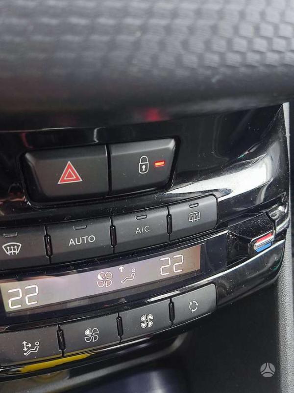Melns Peugeot 2008 2017 Klaipėda, ar dzinēja tilpumu 1.20 L un nobraukumu 128 tūkst. km par 6400 €, foto 6 vietnē AUTOMOTO.COM.LV