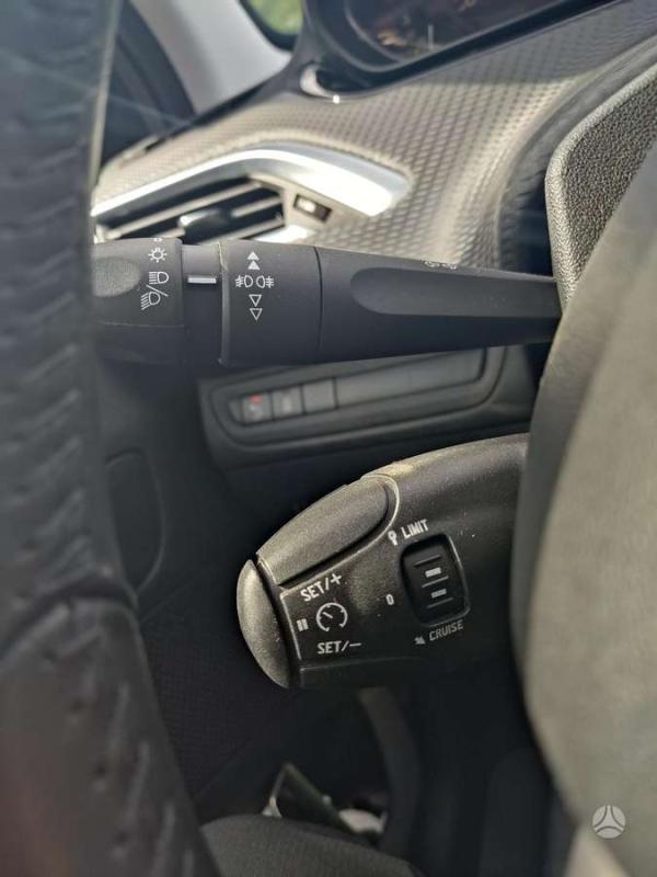 Melns Peugeot 2008 2017 Klaipėda, ar dzinēja tilpumu 1.20 L un nobraukumu 128 tūkst. km par 6400 €, foto 7 vietnē AUTOMOTO.COM.LV