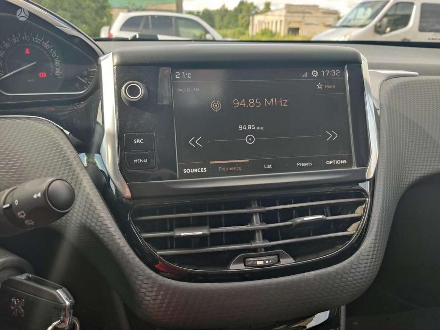 Melns Peugeot 2008 2017 Klaipėda, ar dzinēja tilpumu 1.20 L un nobraukumu 128 tūkst. km par 6400 €, foto 8 vietnē AUTOMOTO.COM.LV