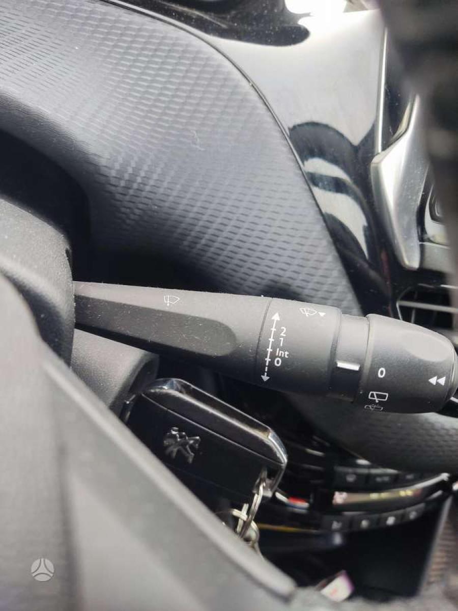 Melns Peugeot 2008 2017 Klaipėda, ar dzinēja tilpumu 1.20 L un nobraukumu 128 tūkst. km par 6400 €, foto 9 vietnē AUTOMOTO.COM.LV