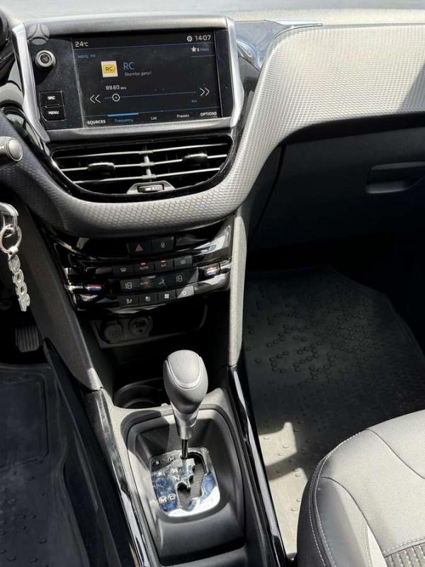Black Peugeot 2008 2018 in Vilnius, with an engine capacity of 1.20 L and mileage of 74 thousand km for 8000 €, photo 6 on AUTOMOTO.COM.LV