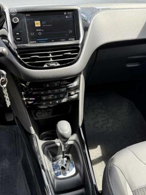 Melns Peugeot 2008 2018 Viļņa, ar dzinēja tilpumu 1.20 L un nobraukumu 74 tūkst. km par 8000 €, foto 7 vietnē AUTOMOTO.COM.LV