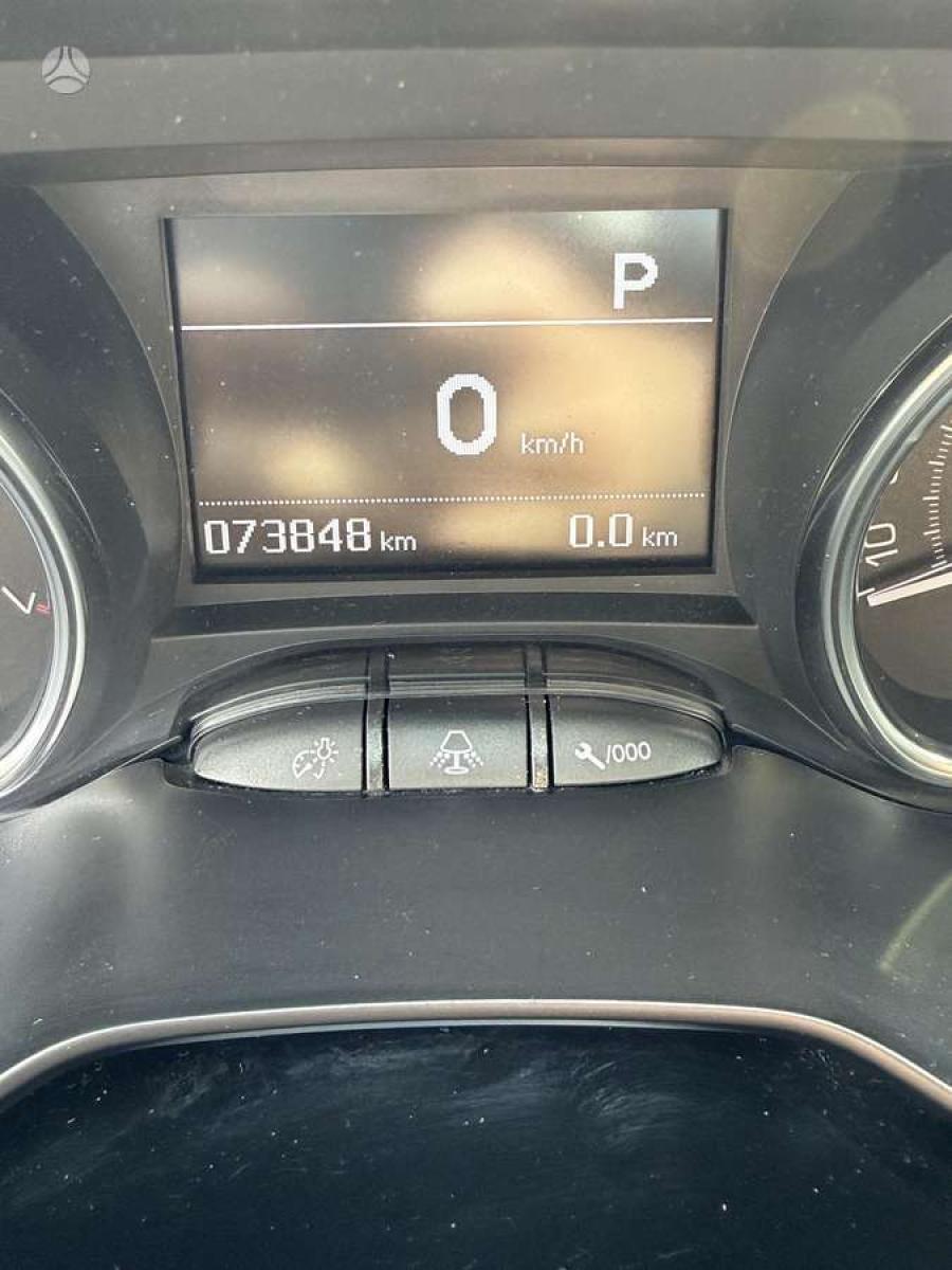 Melns Peugeot 2008 2018 Viļņa, ar dzinēja tilpumu 1.20 L un nobraukumu 74 tūkst. km par 8000 €, foto 9 vietnē AUTOMOTO.COM.LV