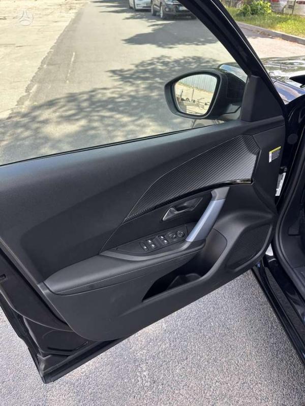 Melns Peugeot 2008 2020 Tauragė, ar dzinēja tilpumu 1.20 L un nobraukumu 123 tūkst. km par 11800 €, foto 9 vietnē AUTOMOTO.COM.LV