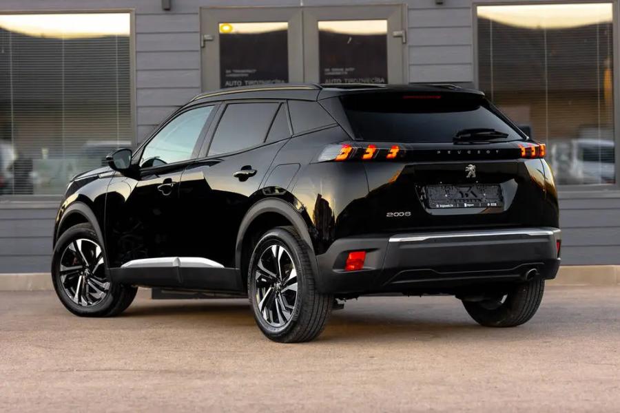 Black Peugeot 2008 2021 in Jelgava, with an engine capacity of 1.50 L and mileage of 160 thousand km for 16950 €, photo 3 on AUTOMOTO.COM.LV