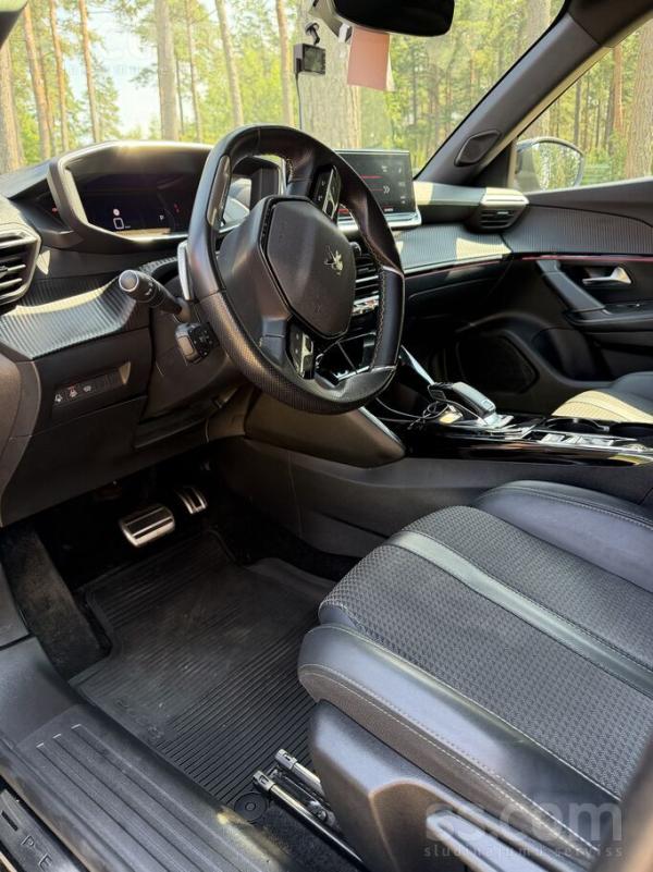 Melns Peugeot 2008 2021 Rīga, ar dzinēja tilpumu 1.50 L un nobraukumu 114 tūkst. km par 14600 €, foto 2 vietnē AUTOMOTO.COM.LV