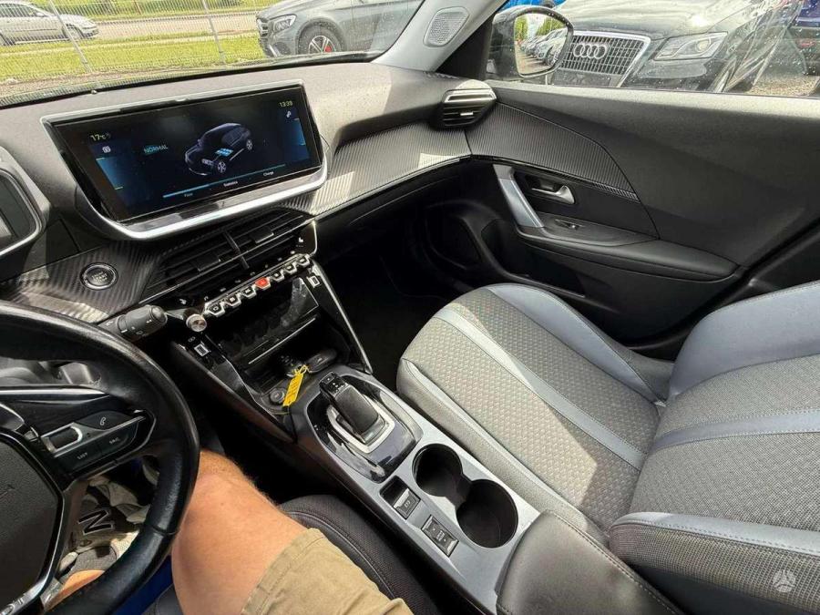 Melns Peugeot 2008 2021 Šauļi, ar dzinēja tilpumu 0.00 L un nobraukumu 127 tūkst. km par 13900 €, foto 20 vietnē AUTOMOTO.COM.LV