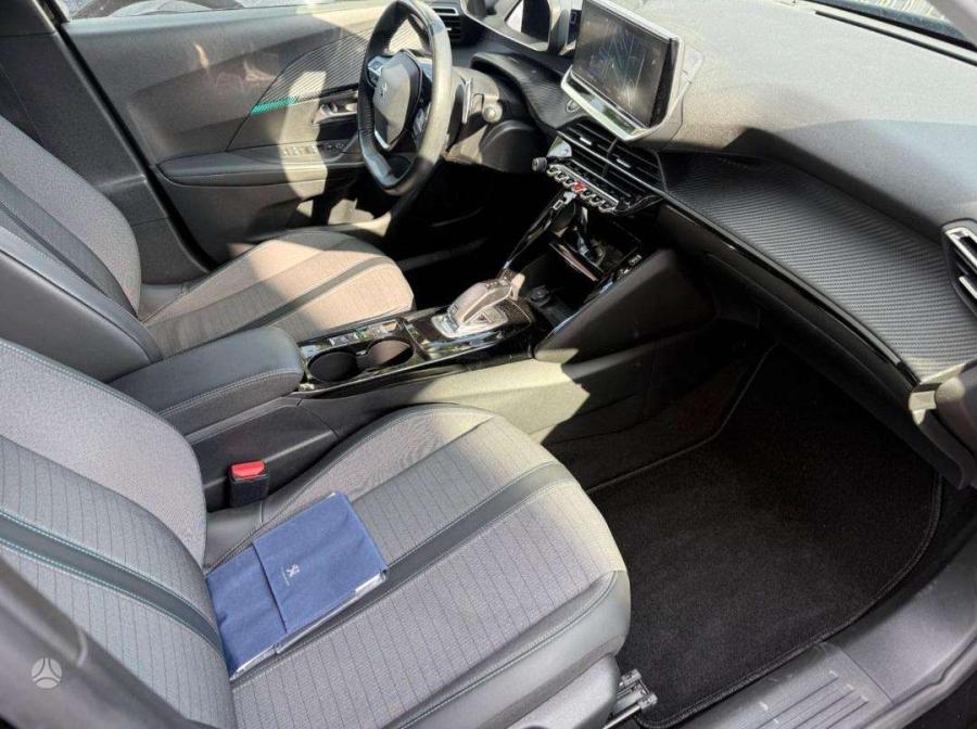Black Peugeot 2008 2021 in Vilkaviskis, with an engine capacity of 1.20 L and mileage of 67 thousand km for 11300 €, photo 10 on AUTOMOTO.COM.LV