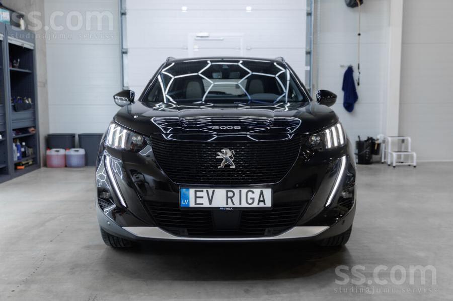 Black Peugeot 2008 2021 in Riga, with an engine capacity of 1.20 L and mileage of 147 thousand km for 17590 €, photo 3 on AUTOMOTO.COM.LV