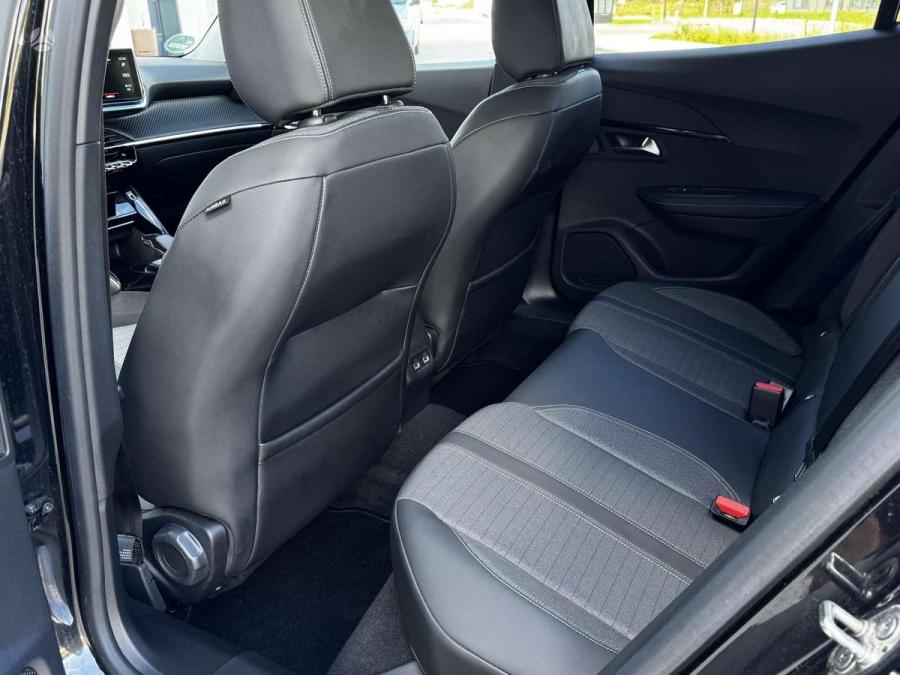 Black Peugeot 2008 2021 in Vilnius, with an engine capacity of 1.20 L and mileage of 68 thousand km for 12500 €, photo 21 on AUTOMOTO.COM.LV