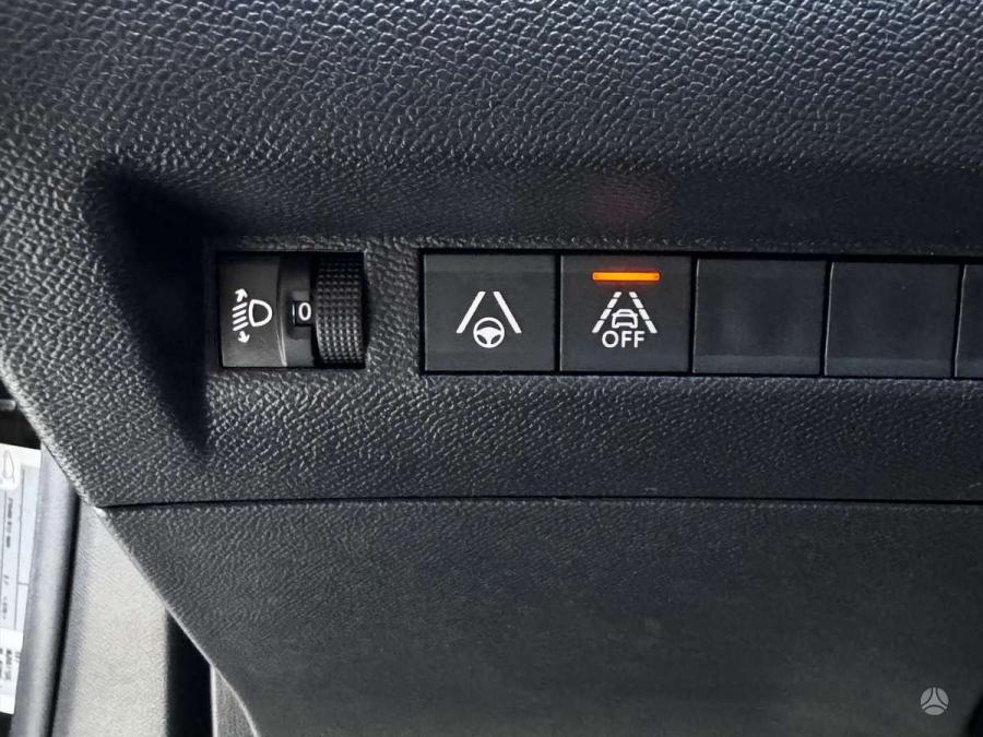 Black Peugeot 2008 2021 in Vilnius, with an engine capacity of 1.20 L and mileage of 68 thousand km for 12500 €, photo 31 on AUTOMOTO.COM.LV