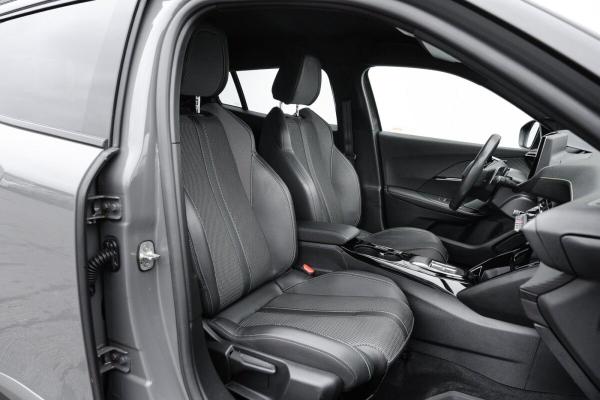 Melns Peugeot 2008 2024 Rīga, ar dzinēja tilpumu 1.20 L un nobraukumu 30 tūkst. km par 18950 €, foto 7 vietnē AUTOMOTO.COM.LV