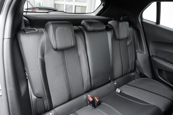 Melns Peugeot 2008 2024 Rīga, ar dzinēja tilpumu 1.20 L un nobraukumu 30 tūkst. km par 18950 €, foto 8 vietnē AUTOMOTO.COM.LV